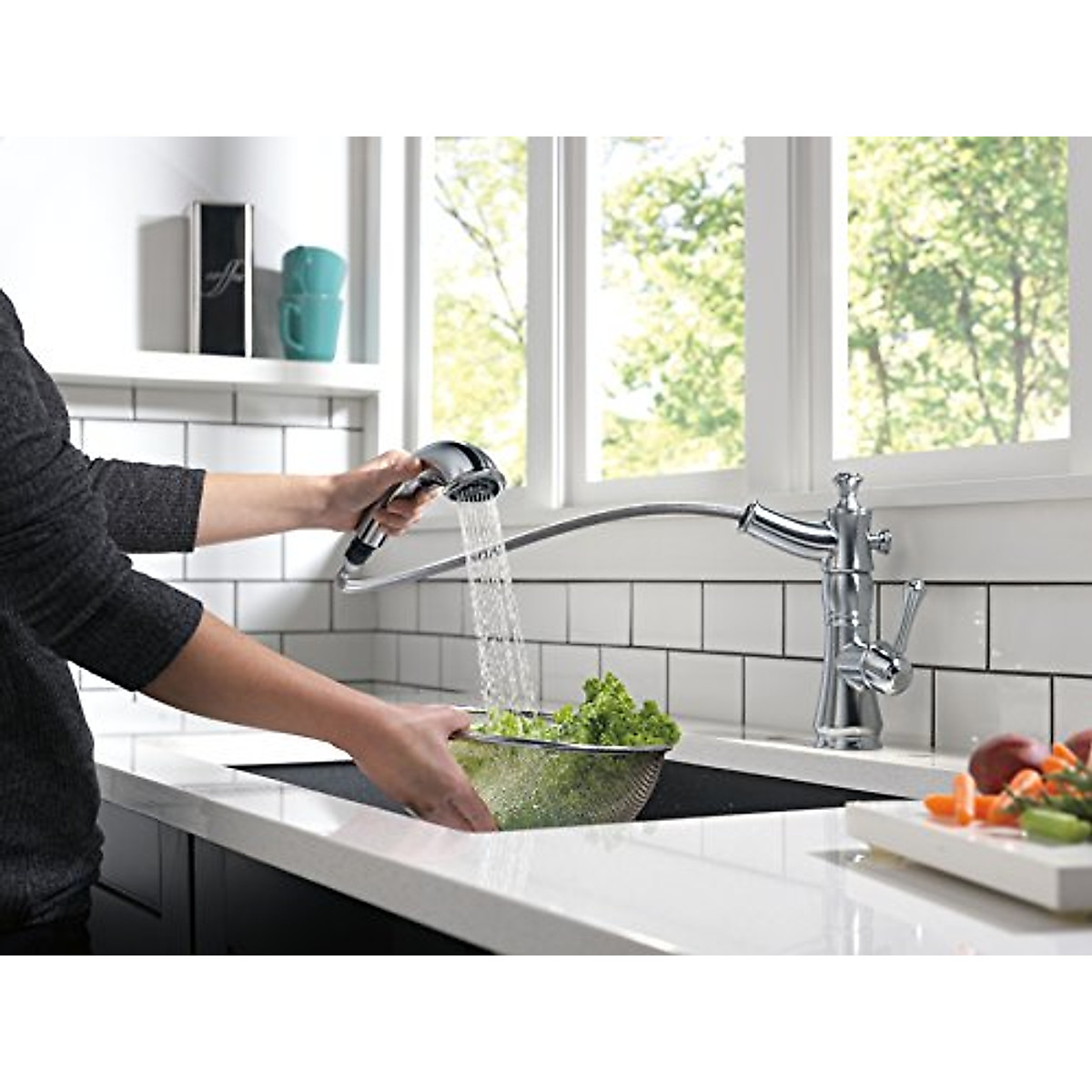 Delta Faucet Cassidy Single-Handle Kitchen Sink Faucet with Pull Out Sprayer and Magnetic Docking Spray Head, Arctic Stainless 4197-AR-DST