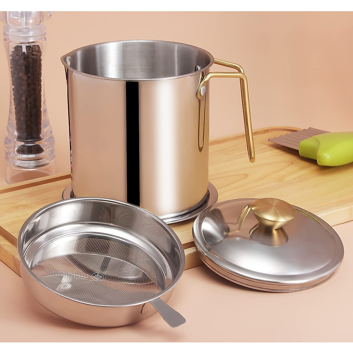 Tellshun Bacon Grease Container with Fine Mesh Strainer 1.8 L / 60 oz Stainless Steel Cooking Oil Keeper with Lid and Tray Gold Handle Suitable for Storing Hot Frying Oil Fat and Cooking Grease