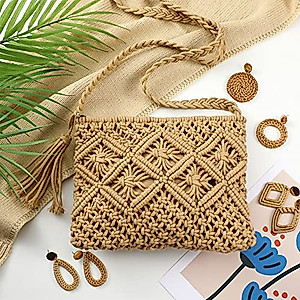 Straw Shoulder Bag Set Beach Clutch Purse Crossbody Vacation Purse Summer Clutch Purses Crossbody Shoulder Handbag Bag with 4 Pairs Earrings Rattan Boho Earrings for Women Girl