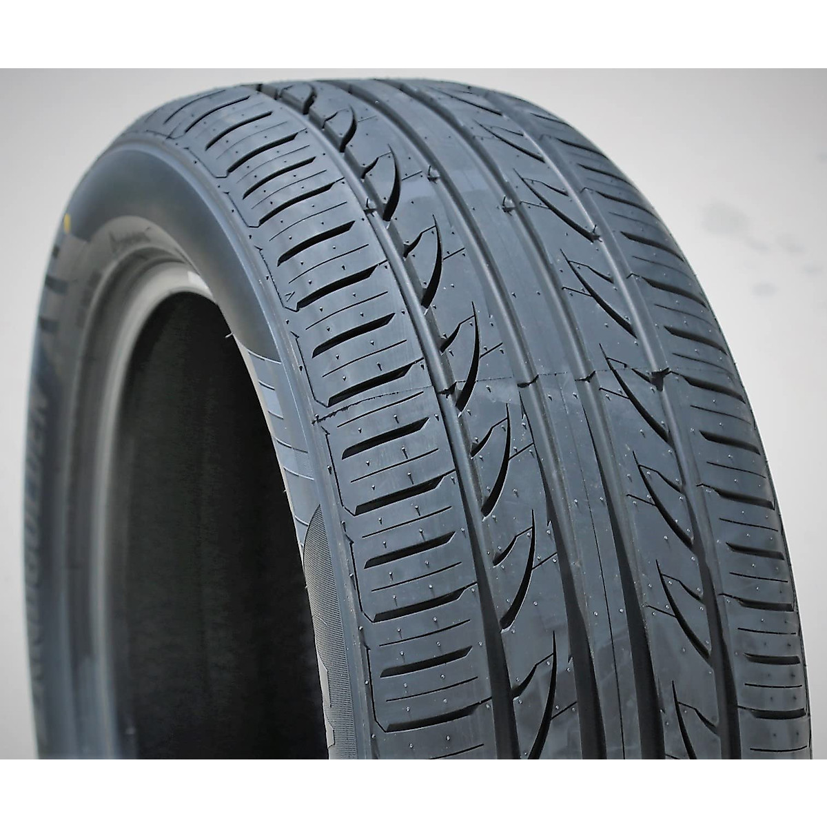 Landgolden LG27 All-Season Truck/SUV Performance Radial Tire-225/60R18 225/60ZR18 225/60/18 225/60-18 104V Load Range XL 4-Ply BSW Black Side Wall UTQG 500AA