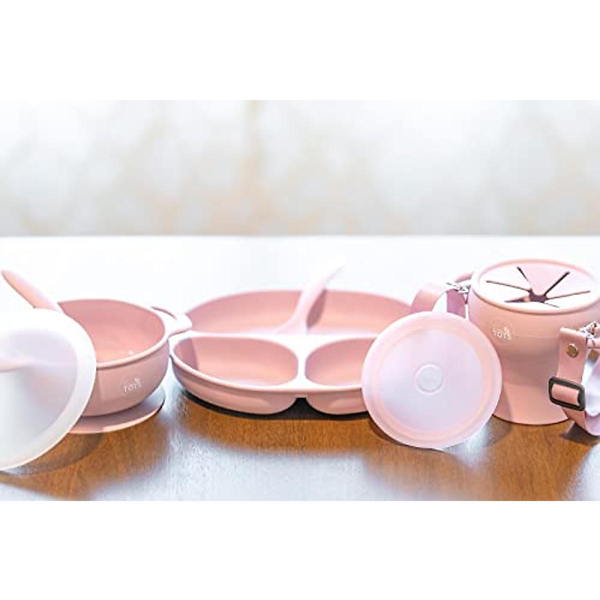 Tiny Tots - Baby Led Weaning Supplies - Feeding Essentials - Baby suction paltes & supplies: Bib, Suction Bowl & Suction Plate, Collapsible Cup, and Utensils - Easy to use feeding set (Pink)