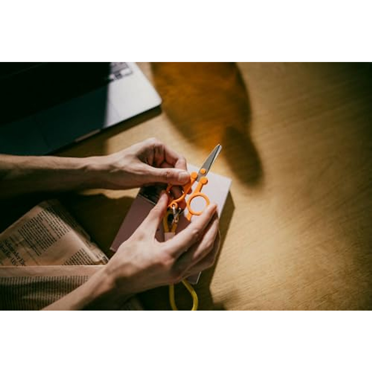 Fiskars 6411501951236 Foldable Scissors, Length: 11 cm, for Right-and Left-Handed Users, Stainless Steel Blade/Plastic Handles, one, Orange