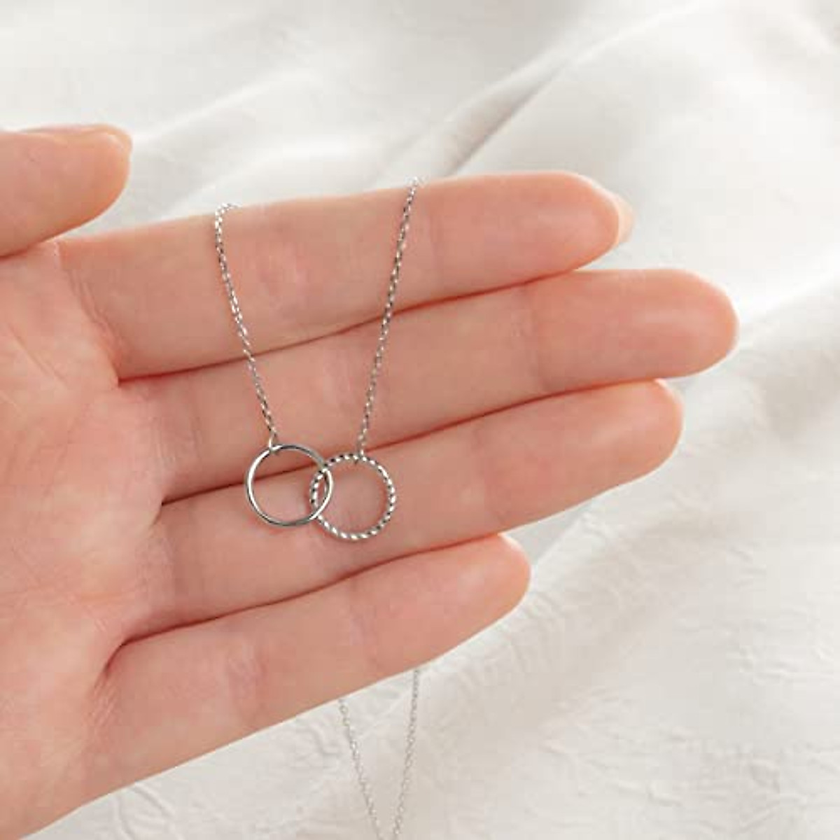 Suavell Best Friend Necklaces. Interlocking Circles, Sterling Silver Silver Chain Necklace. Open Circle Necklace for Women. Friend Gifts for Women, Birthday Gifts for Women, Soul Sisters, Gift Ideas