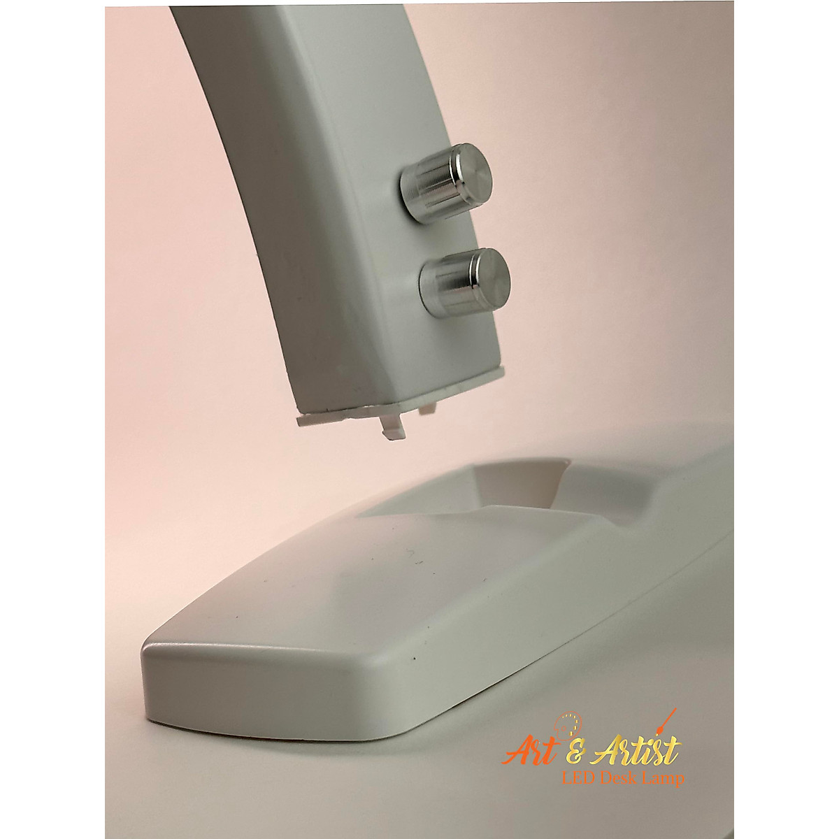 Shi Art & Artist LED Desk Lamp (White)