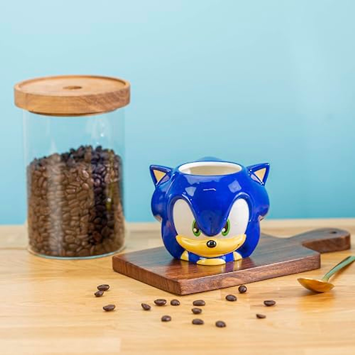 Zak Designs Sonic the Hedgehog Sculpted Ceramic Coffee Mug for Hot Drinks, Collectible Keepsake with Unique 3D Character (15 oz, Sonic)
