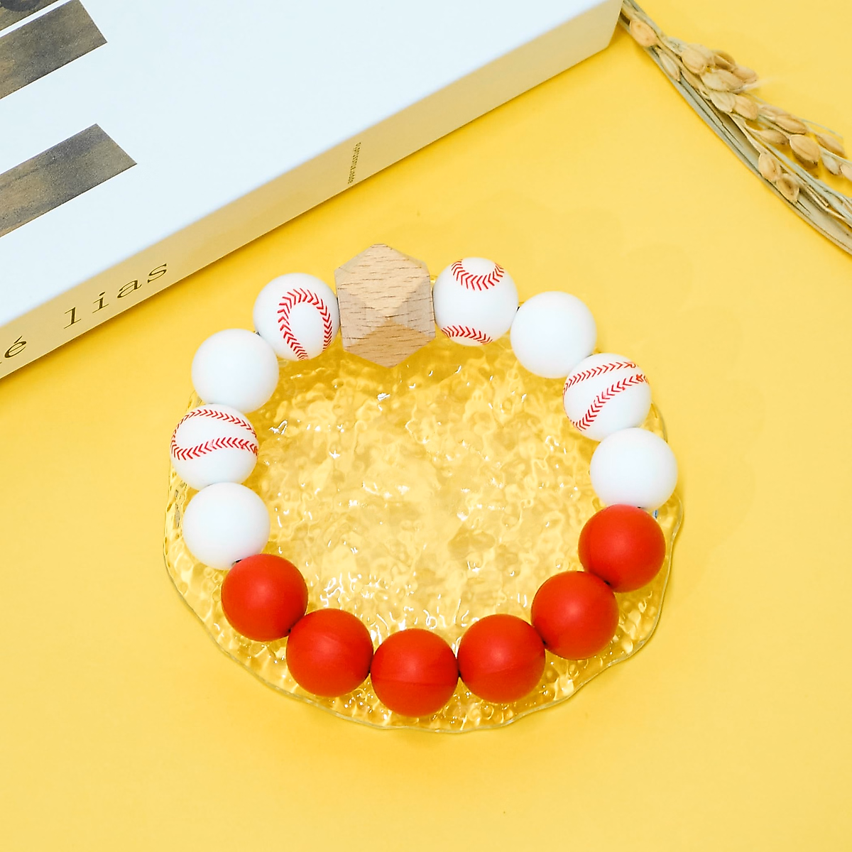 LMWKUN Baseball Keychain Bracelaet Wristlet,White Silicone Beaded Key Ring for Women,Stretchy Car Key Chain Bangle with Tassel