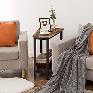 HOOBRO Wedge End Table, Recliner Wedge Side Table, Between Sofa, Chair, Wood Look Accent Table with Extra Bottom Shelf for Small Space, Condo, Apartment, Dormitory, Living Room, Rustic Brown BF64BZ01