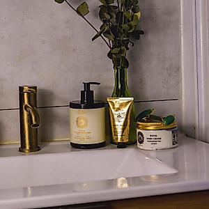 Panier des Sens - Liquid Hand Soap – Honey Exfoliating Hand Wash - French Marseille Moisturizing Soap with Coconut Oil - Refillable Kitchen & Bathroom Hand Soap - 97% Natural Ingredients -16.9 Fl.oz