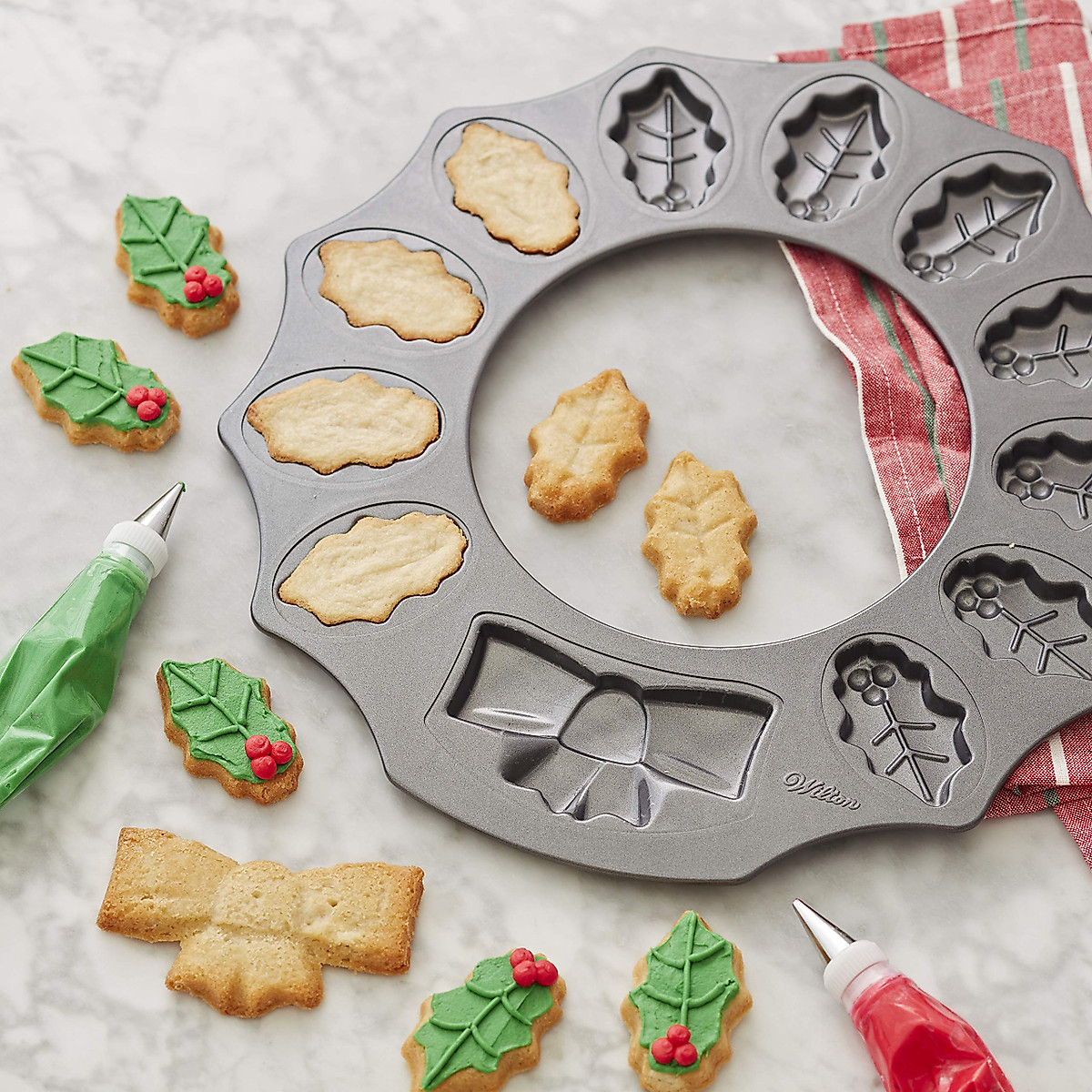 Wilton Holly Wreath Shaped Non-Stick Cookie Pan, 12-Cavity
