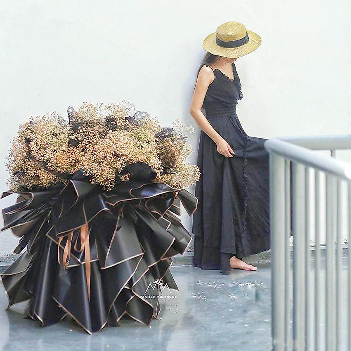 XIYUAN 20 Counts Gold Edge Fresh Flowers Wrapping Paper,DIY Crafts，Gift Packaging or Gift Box Packaging,Waterproof Flower Wrapping paper 22.8X22.8 inches Florist Bouquet Supplies,Gold Edge (Black)