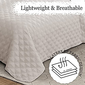 Exclusivo Mezcla Bed Quilt Set Queen Size for All Seasons, Stitched Pattern Quilted Bedspread/ Bedding Set/Coverlet with 2 Pillowshams, Lightweight and Soft, Bone