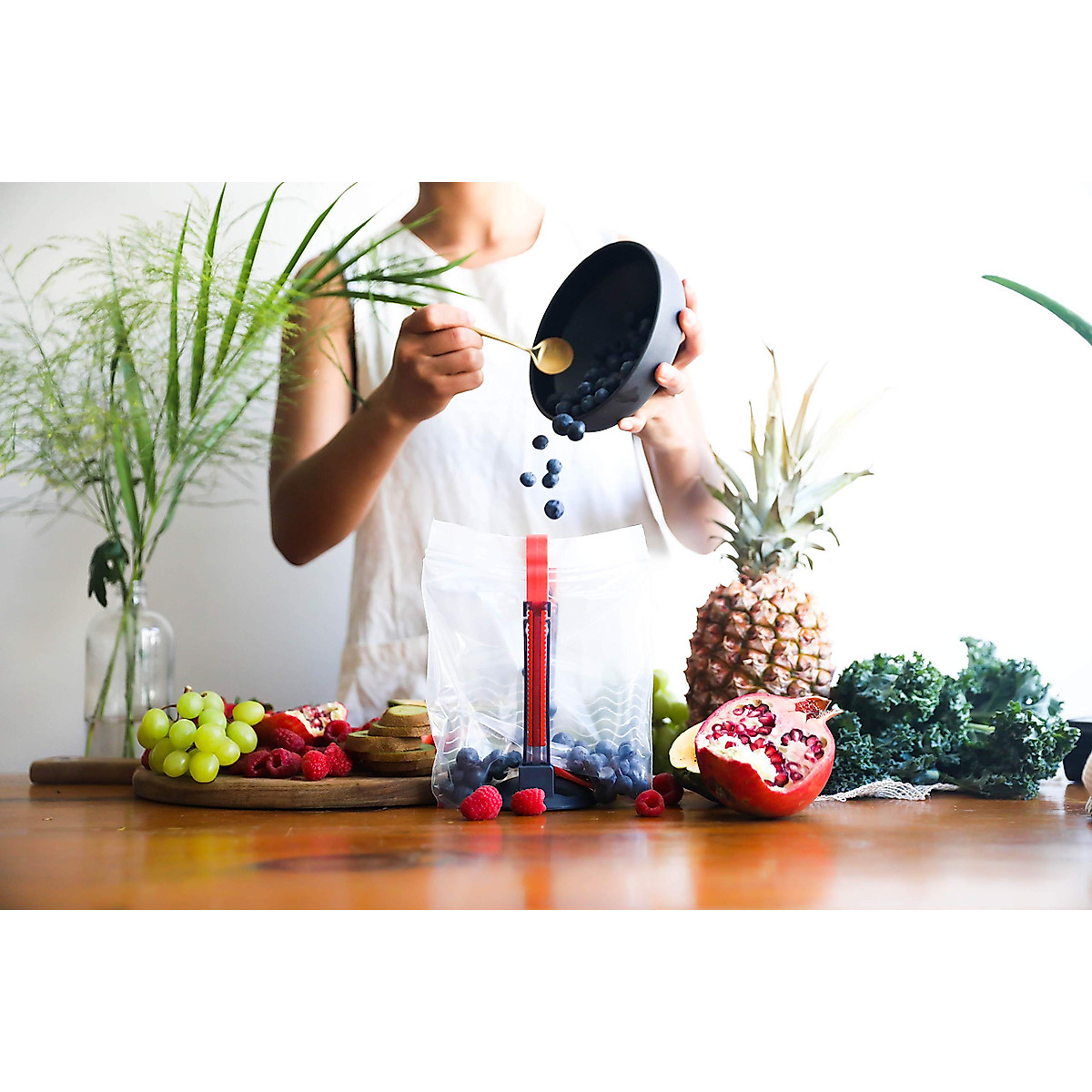 Jokari Suction Cup Fortified Baggy Rack 4 Pack For More Stability When Filling Plastic Freezer Storage Zip Lock Bags. Sturdy Clips Hold Containers Open to Pour Leftovers and Meal Prep Ingredients.