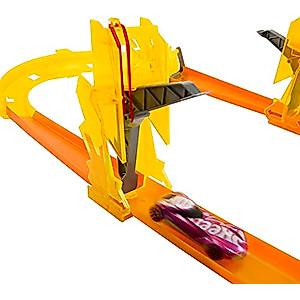 Hot Wheels Track Builder Playset Lightning Boost Pack, 12 Component Parts & 1:64 Scale Toy Car in Storage Container
