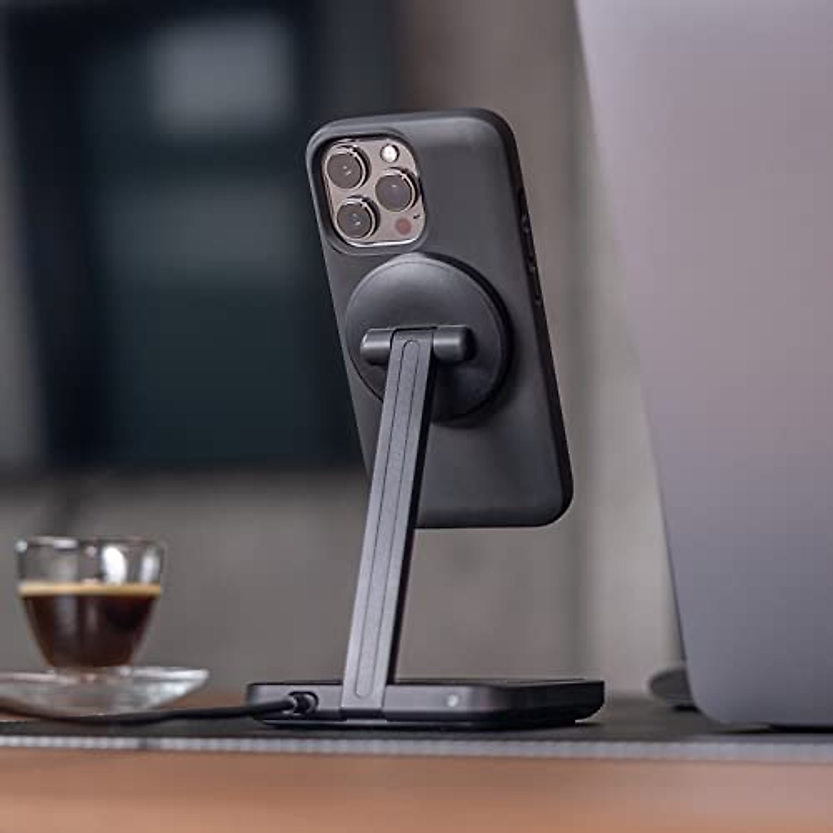 Quad Lock MAG Dual Desktop Wireless Charger with 30W Charger