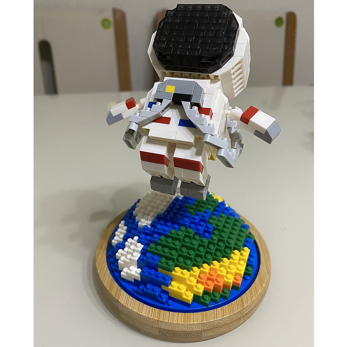 Uvini Building Blocks Astronaut Model with Light STEM Building Toy Micro Blocks for Adults or Teens Gifts Spaceman Mini Blocks Set DIY Bricks Toys 617PCS 00860