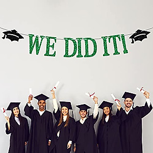 Green Glitter We Did It Banner, 2022 Congrats Grad Bunting Sign, High School Graduation / College Graduation Party Decorations Supplies