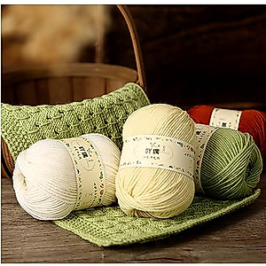 Yarn Ave 100% Merino Wool Yarn, 2 Balls/3.5oz Soft Warm Yarn for Hand Knitting&Crocheting Sweaters,Baby Projects,Hats,Scarfs,Dolls, 4ply Medium Weight (#01 Cream White)