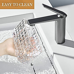 CiCiKiea Acrylic Makeup Brushes Holder Pen Pencil Organizer for Desk, Desktop Storage with Diamond Surface for Cosmetic Eyebrow Pen, Lip Gloss, Brushes, Office,School,Home-Clear