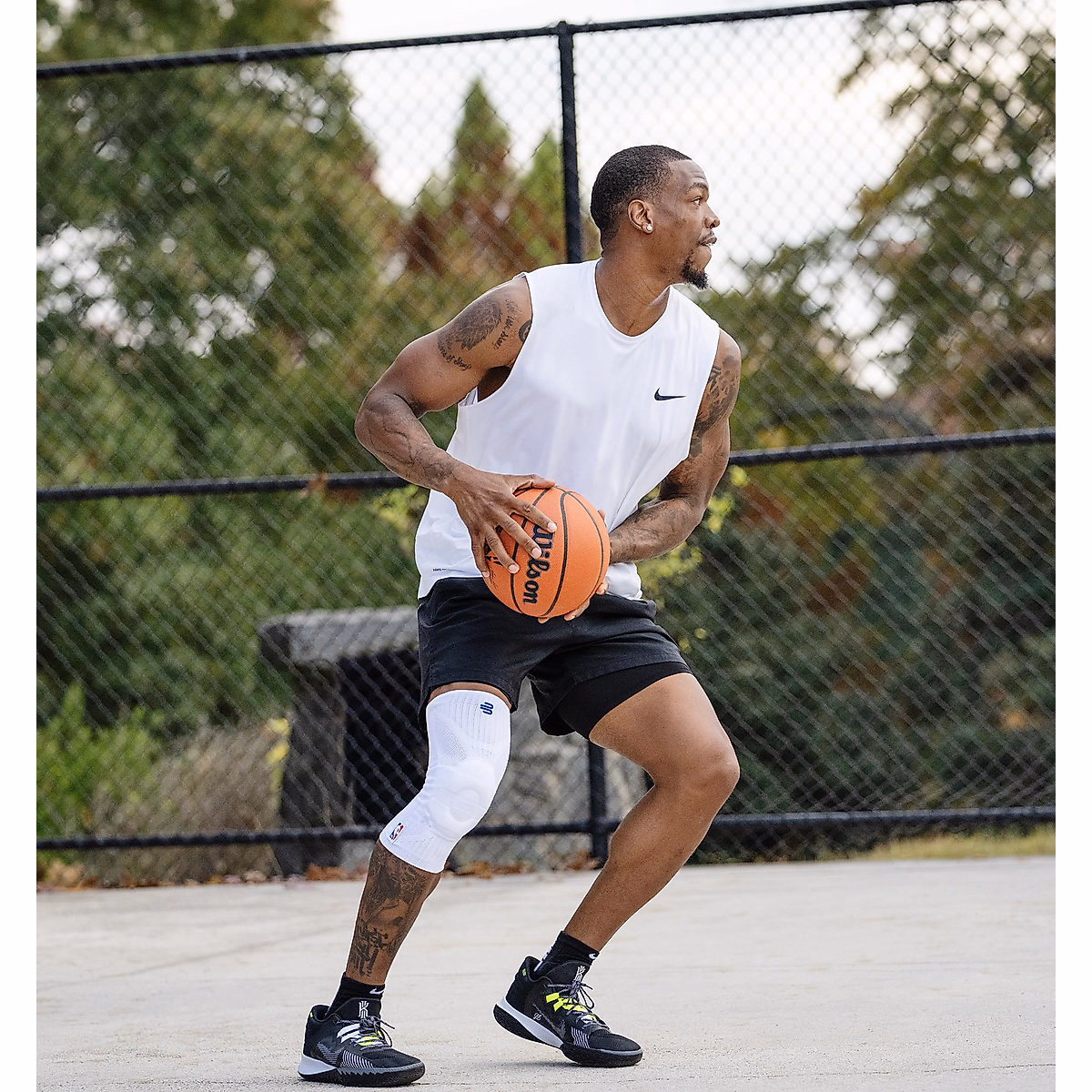 Bauerfeind Sports Compression Knee Support NBA - Lightweight Design with Gripping Zones for Basketball Knee Pain Relief & Performance with Team Designs (Black, L)