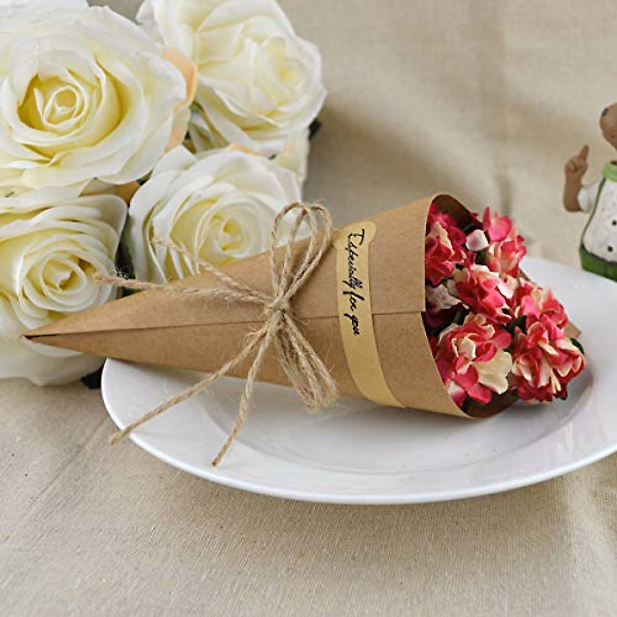 50Pcs Kraft Paper Cones Bouquet Wrapping Paper Cones Wedding Confetti Candy Gift Flower Paper Cones Holder with Hemp Ropes for DIY Wedding Table Decor Party Gift Packaging, Brown