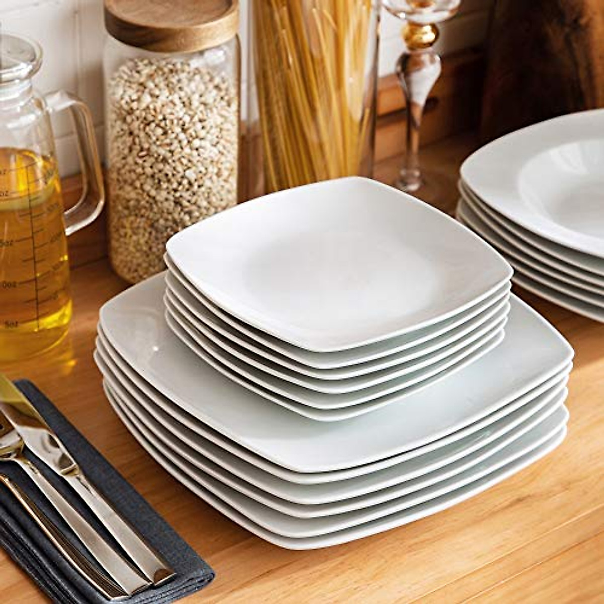 ZLDGYG A 18-Piece Ceramic Porcelain Tableware Dinner Set with 6Dinner Soup Dessert Plates Set Service for 6 Person