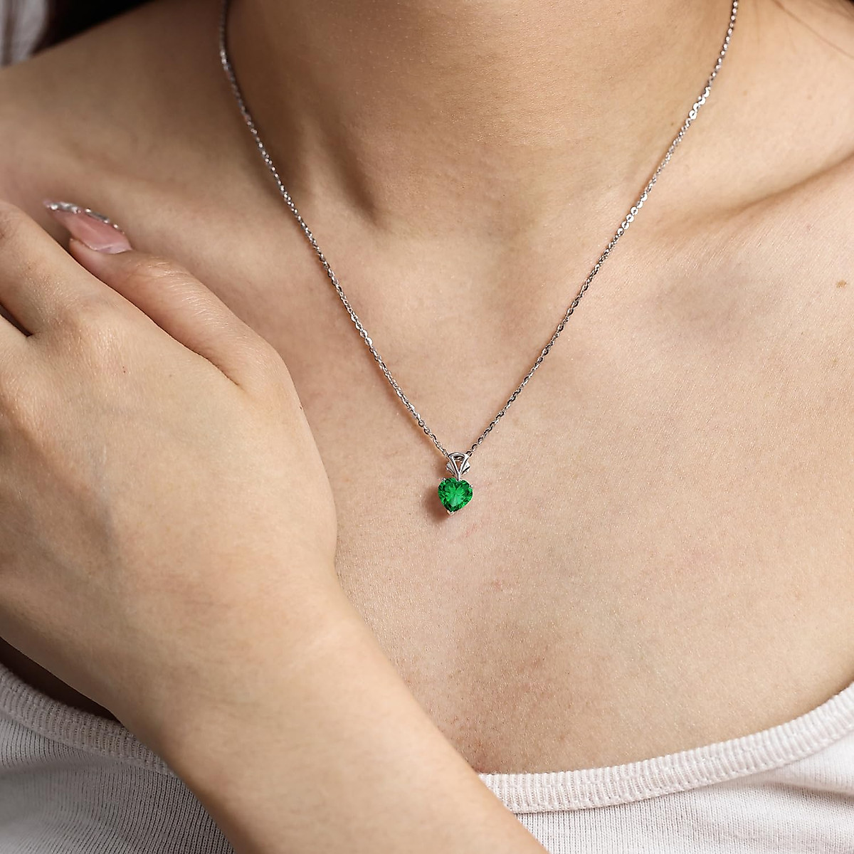 14K Solid White Gold Emerald Pendant with 925 Sterling Silver Chain Mothers Day Gifts for Mom 8x8mm Heart Shape Solitaire May Birthstone Necklaces Fine Jewellery Anniversary Birthday Gifts for Women