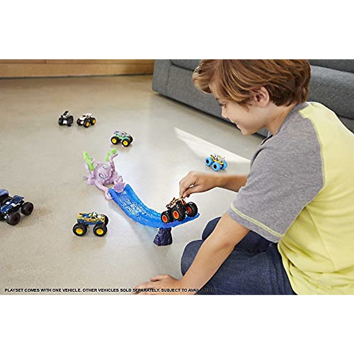 Hot Wheels Monster Trucks Octo-Slam Hero Playset with 1:64 Scale Die-cast Tiger Shark Vehicle, 2 Crushable Cars & Launcher, Gift for Kids Ages 3 to 8 Years Old