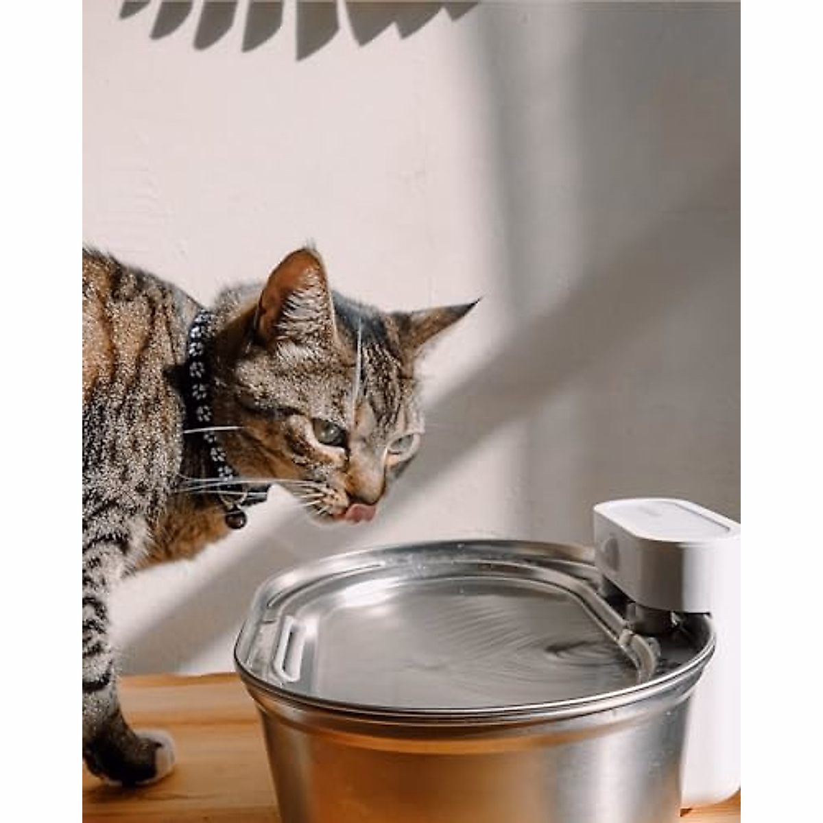 uahpet Cat Water Fountain Stainless Steel, 67oz/2L Wireless Pet Fountain, Battery Operated Dog Water Dispenser, Ultra Quiet for Cats, Dogs with 3pcs Filters