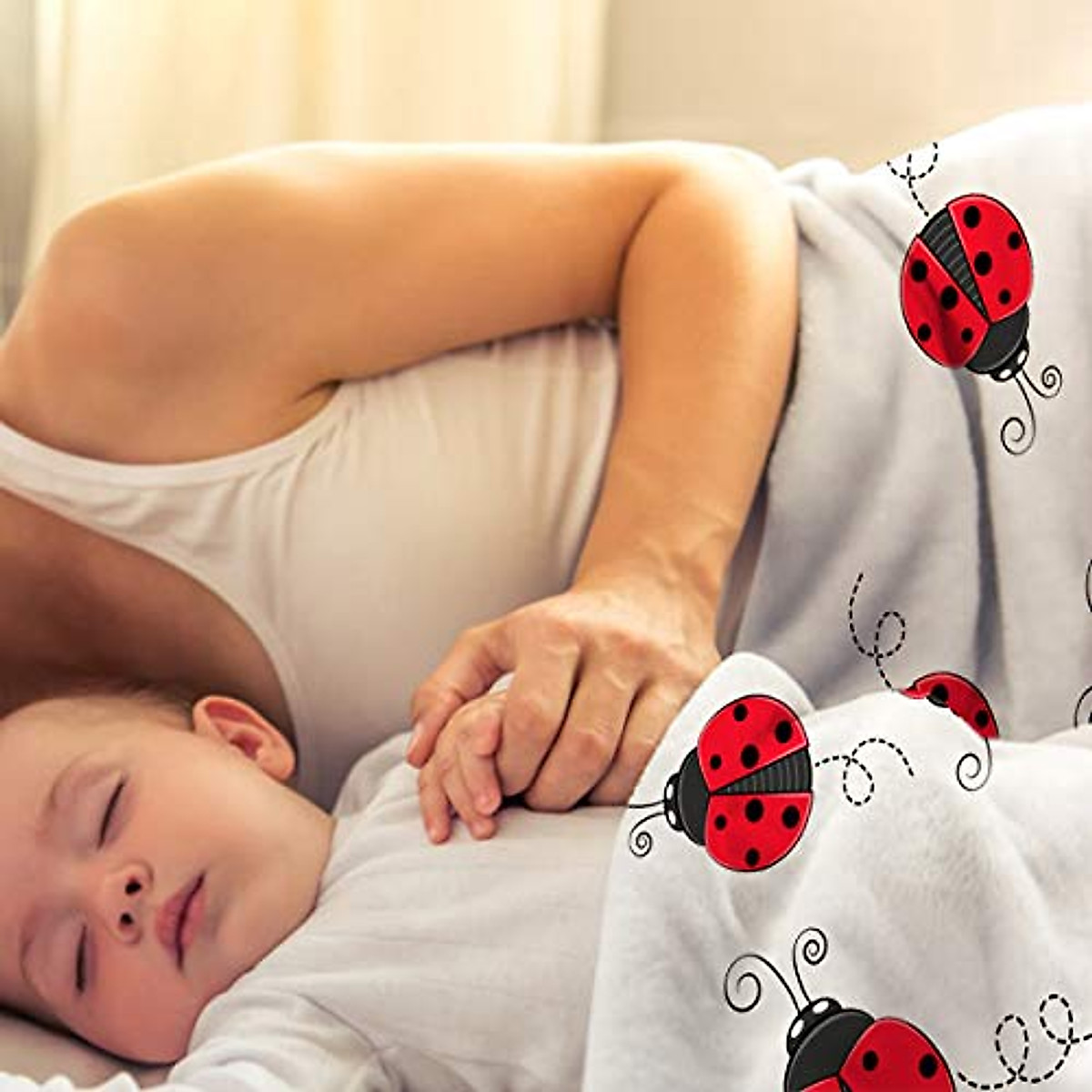 Singingin Ultra Soft Flannel Fleece Bed Blanket White Background Red Ladybug Throw Blanket All Season Warm Fuzzy Light Weight Cozy Plush Blankets for Living Room/Bedroom 40 x 50 inches