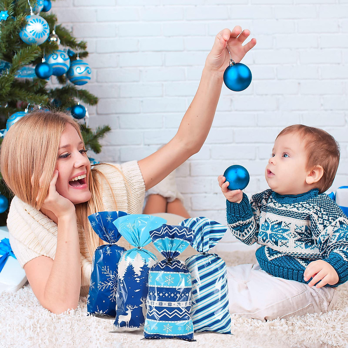 120 Pieces Winter Cellophane Candy Bags Winter Snowflake Plastic Cookie Cello Bags Blue Snowflake Theme Holiday Goodie Treat Bags with 100 Twist Ties for Birthday Baby Shower Party Favor Supplies