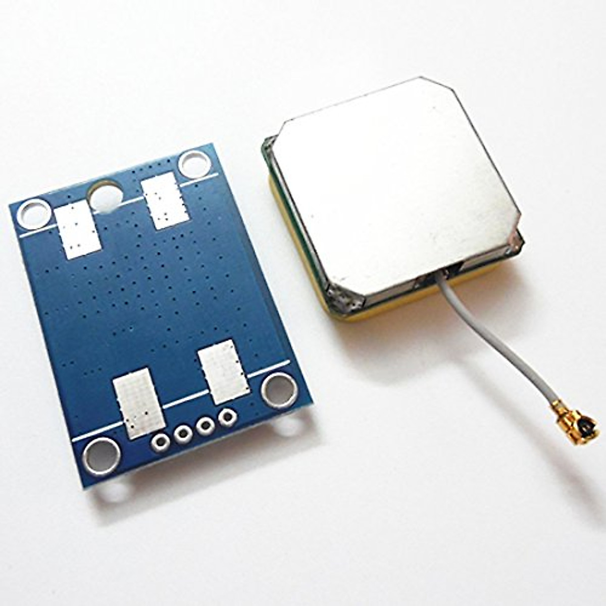 HiLetgo GY-NEO6MV2 NEO-6M GPS Flight Controller Module 3V-5V with Super Strong Ceramic Antenna for Arduino EEPROM APM 2.5