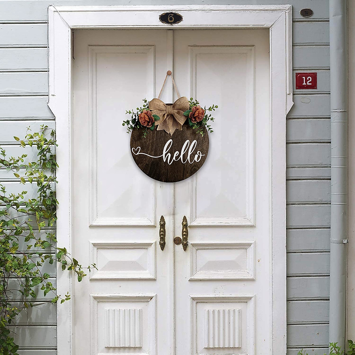 Wood Round Hello Welcome Wreath Sign Hanging Decoration Front Door, Farmhouse Porch Sign and Artificial Green Plant, Rural Outdoor Decor New House Relocation Gift