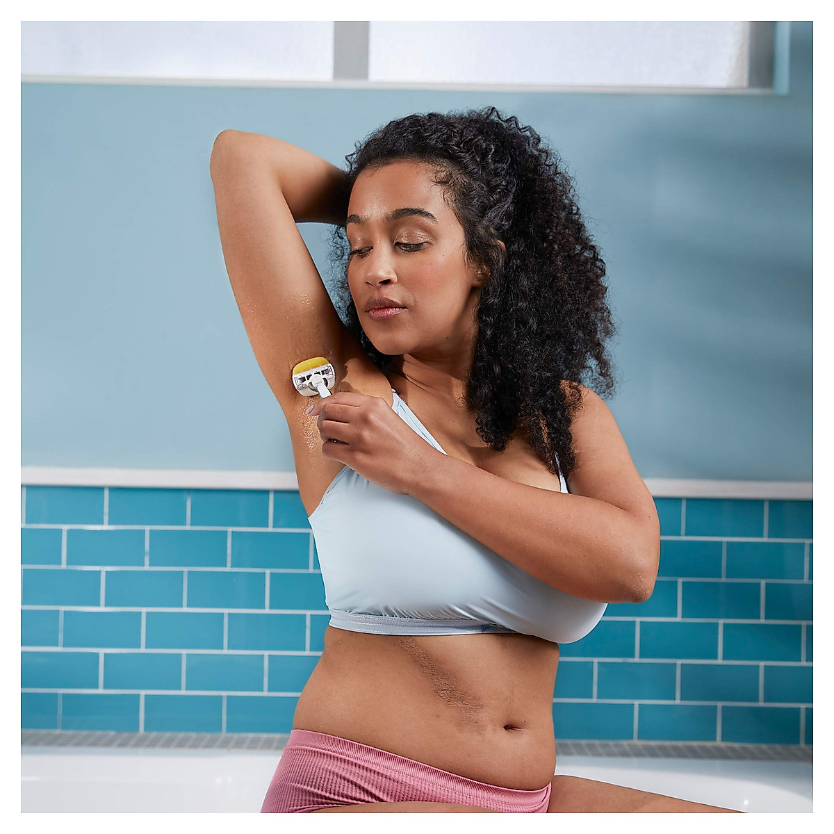 Gillette Venus ComfortGlide Coconut with Olay Razor Blades Women, Pack of 6 2-In-1 Razor Blade Refills with Moisture Bars (Packaging May Vary)