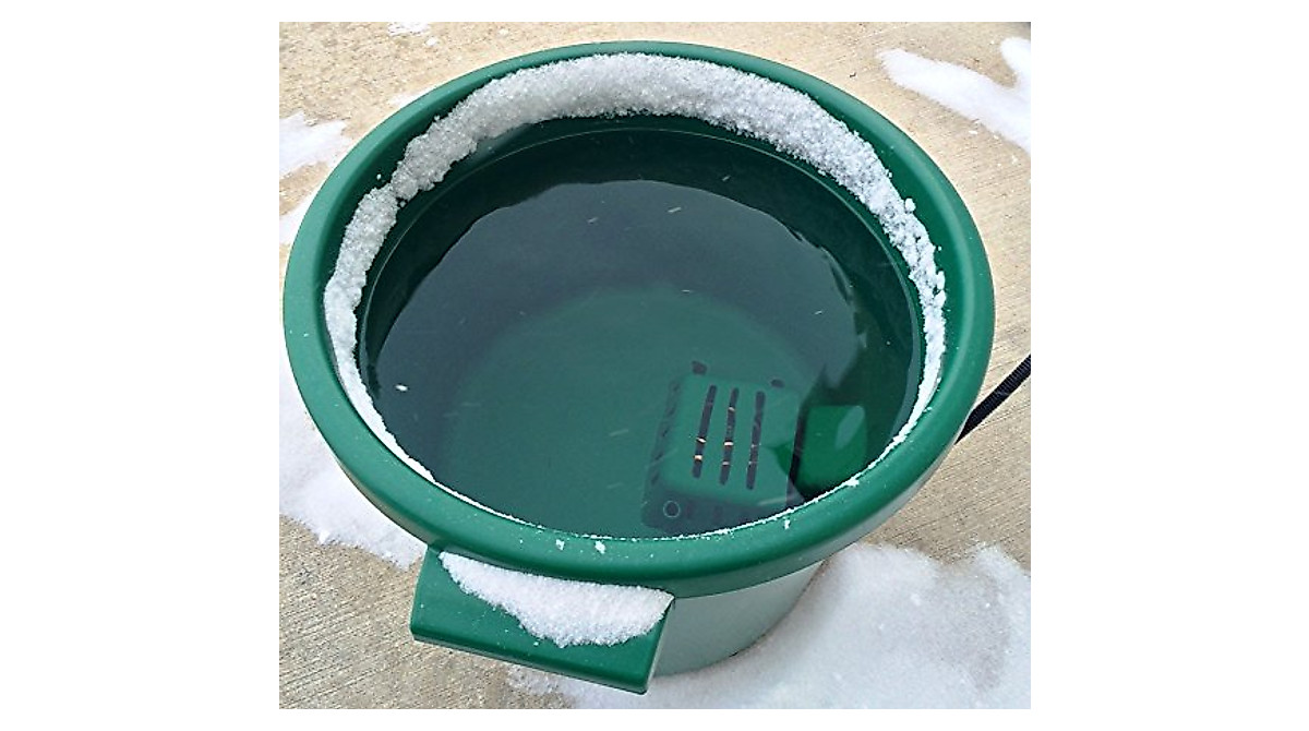 Farm Innovators 16-Gallon Heated Livestock Water Bucket - Keeps Water ...