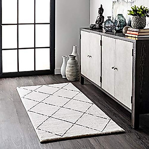 nuLOOM Hand Tufted Armitra Area Rug, 6' 7" x 9', Natural