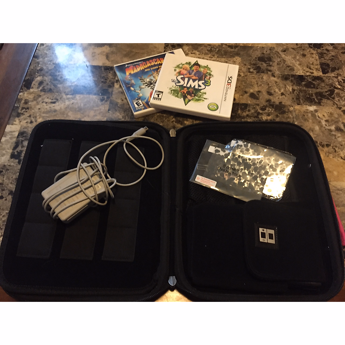 Nintendo 3DS XL - Blue/Black with Mario Kart 7 Pre-Installed