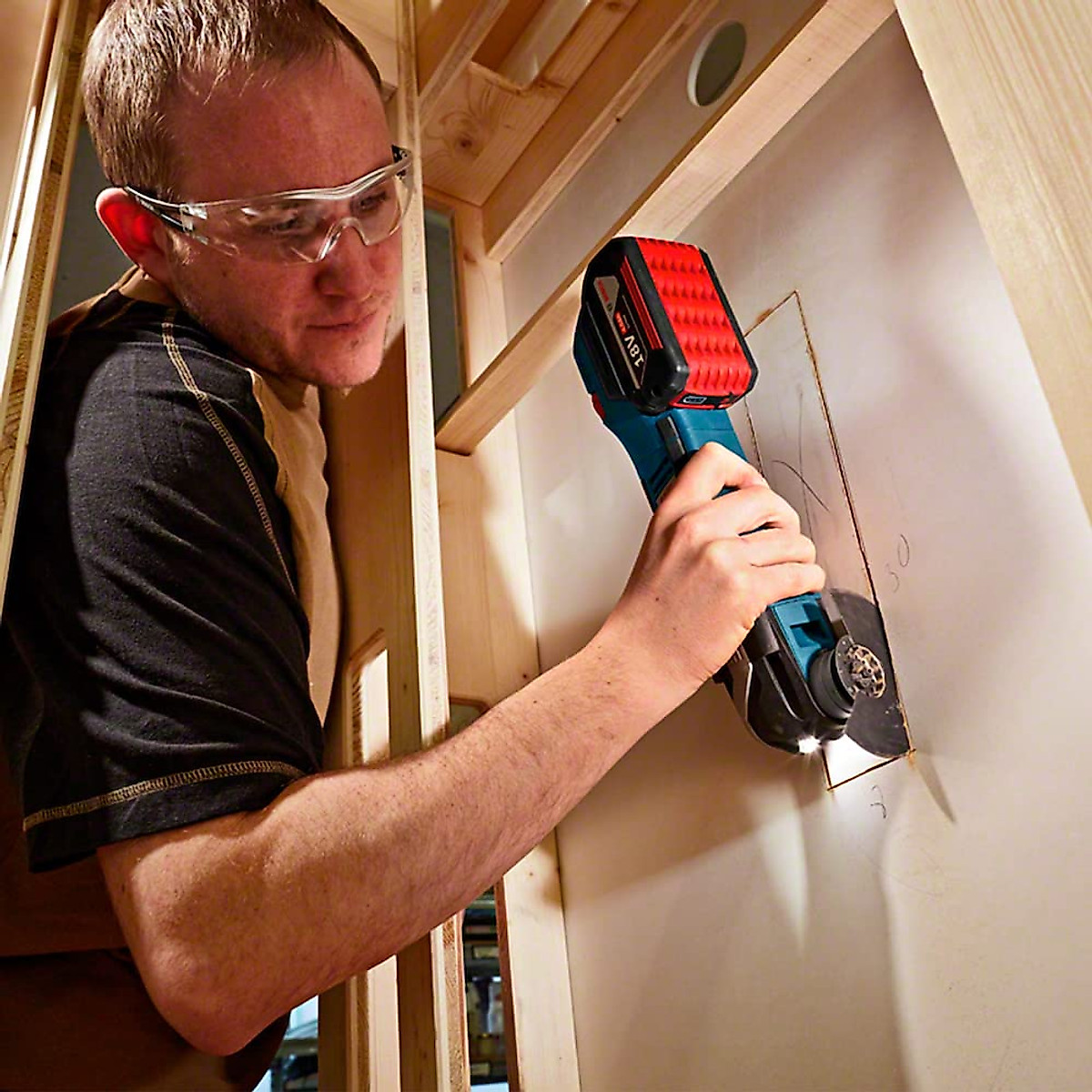 Bosch Professional 18V System GOP 18V-28 Cordless Multi Cutter (Oscillation Angle: 1.4°, excluding Rechargeable Batteries and Charger, in Cardboard Box)