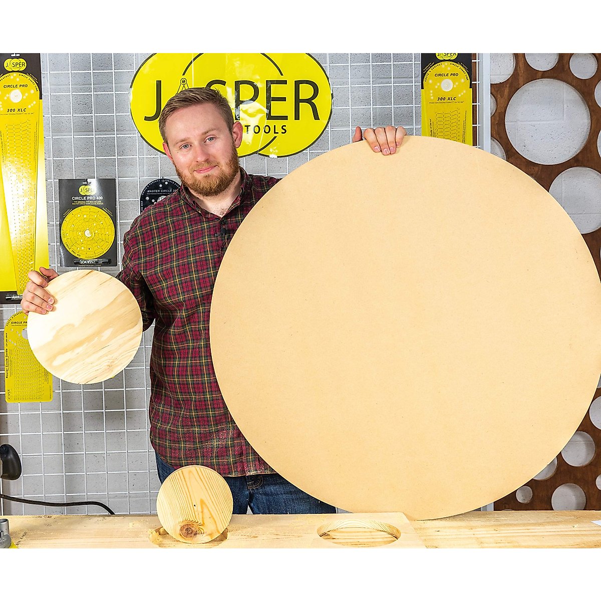 Jasper 700 Metric Circle Cutter Router Jig - Router Circle Cutting Jig Cuts Perfect Circles from 50mm to 406mm D - Circle Guide Ki Jig Includes Calibration Disc, Pivot Pins & Fits Most Popular Routers