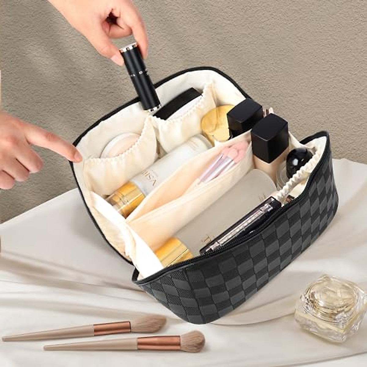 Ineowelly Makeup Bag, Large Capacity Travel Cosmetic Bag, Extra Large Makeup Bag,Portable Travel Makeup Bag Cosmetic Bag PU Makeup Organizer Bag Toiletry Bag for Women Girls,Black