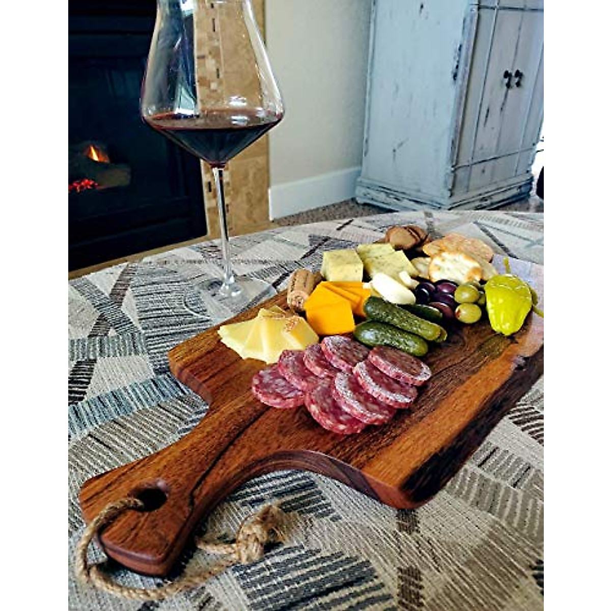 FEATHERLEE - Extra Large Premium Natural Live Edge Acacia Charcuterie Cheese Board Serving and Cutting Tray with Handle