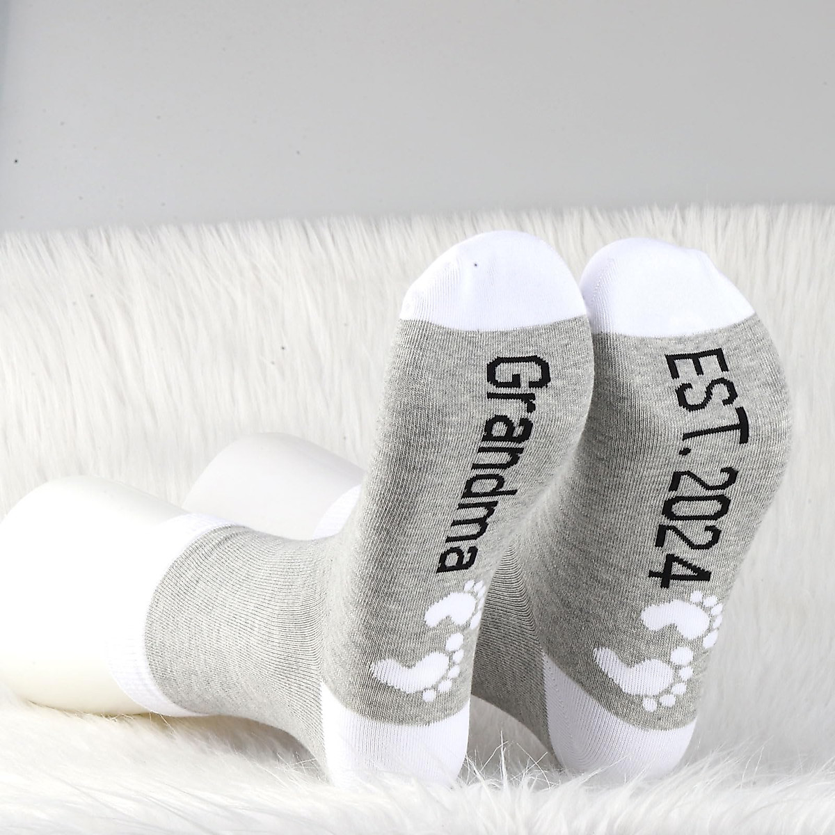 MBMSO New Grandma Gifts First Time Grandma Est 2024 Socks Grandma Announcement Gift Grandma to be Socks Baby Reveal for Grandmother (Grandma Est 2024)