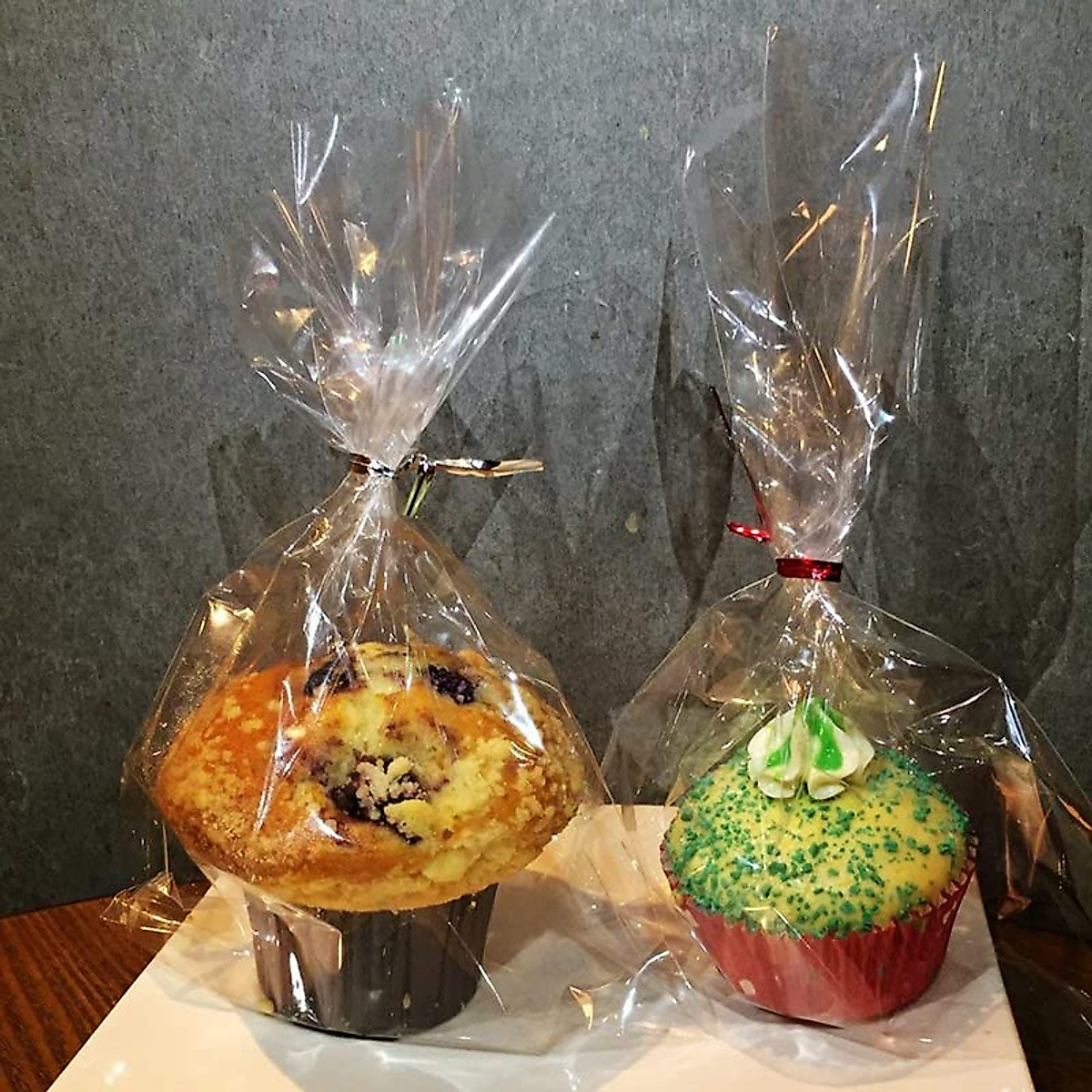 VIGUEUR Clear Cellophane Bags - 100PCS 6" x 9" Clear Treat Bags with Ties for Bakery, Cookies, Candies,Dessert