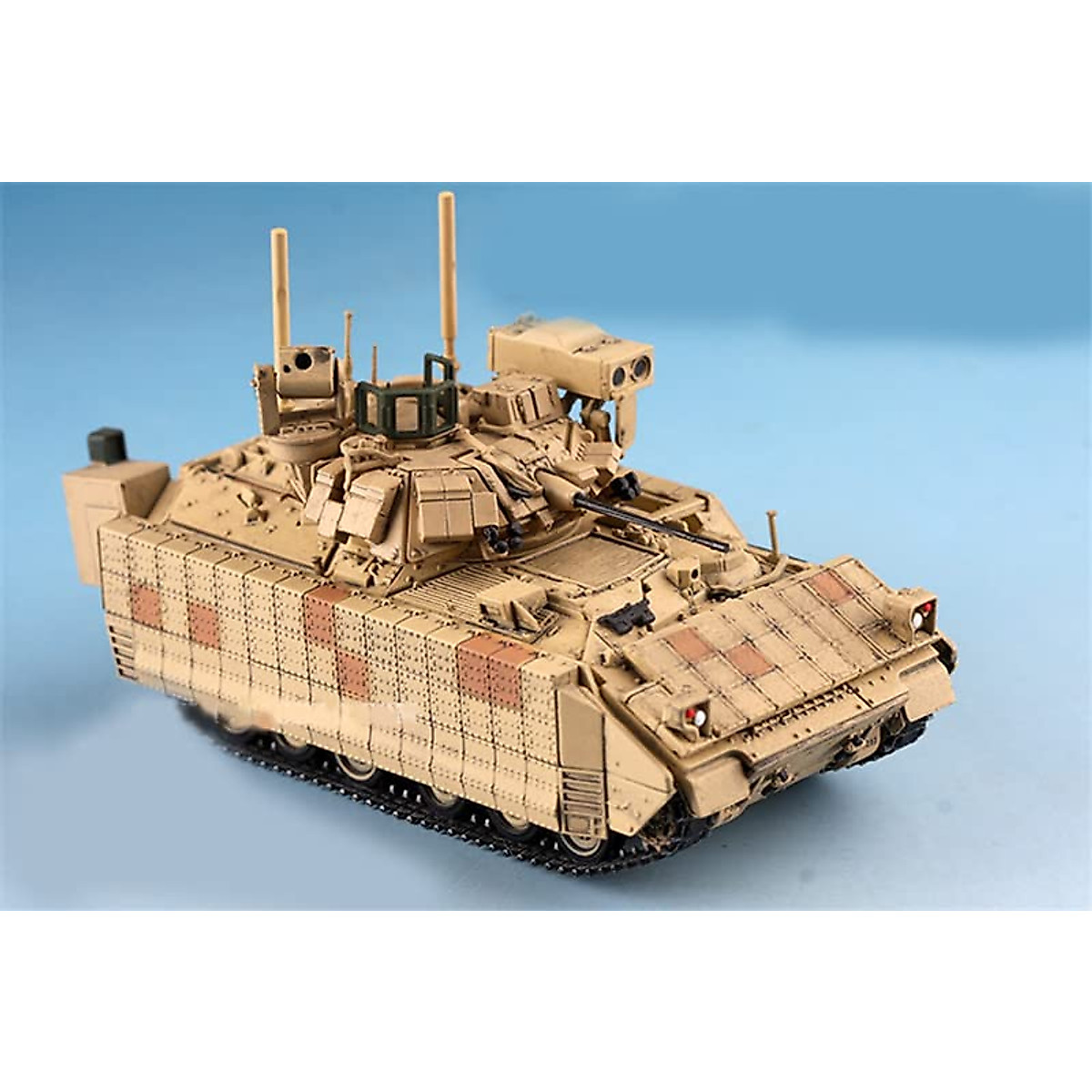 US M2A3 BUSKIII Bradley Infantry Fighting Vehicle Sand Livery 1/72 ABS Tank Pre-Built Model