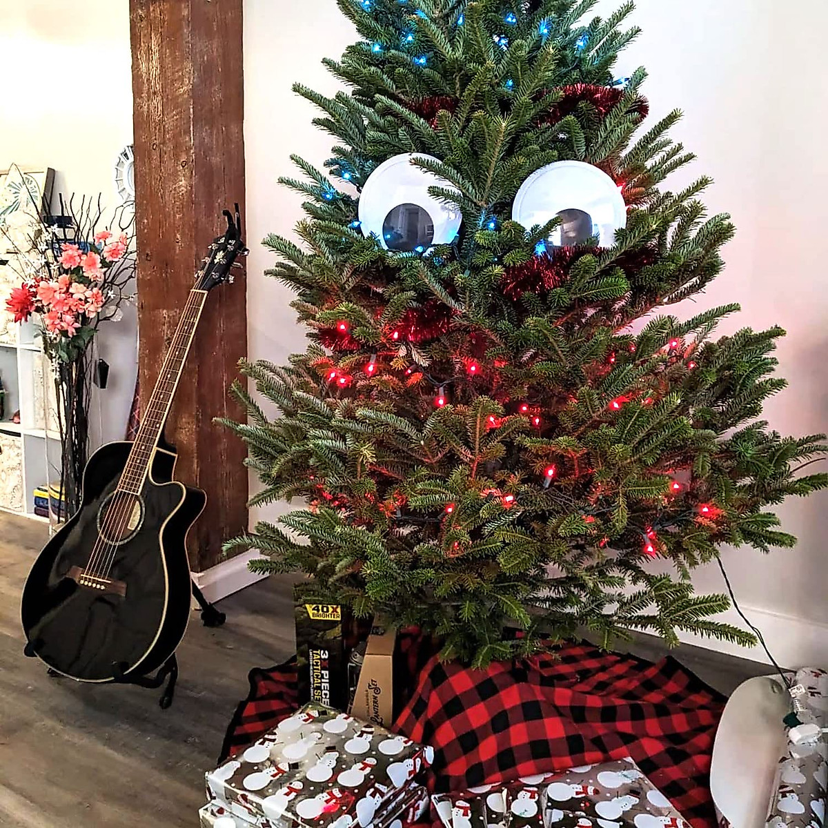 Honbay 4PCS Plastic 7 Inch Gaint Wiggle Eyes Self Adhesive Googly Eyes Large Sticky Eyes Decoration for Refrigerator Door Car Christmas Trees Decor DIY Craft Projects