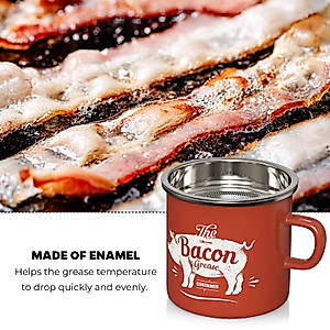 PGYARD Mini Bacon Grease Container With Strainer - 15OZ Enamel Grease Saver, Farmhouse Bacon Grease Keeper For Kitchen Fat Storage, Dishwasher Safe-Red