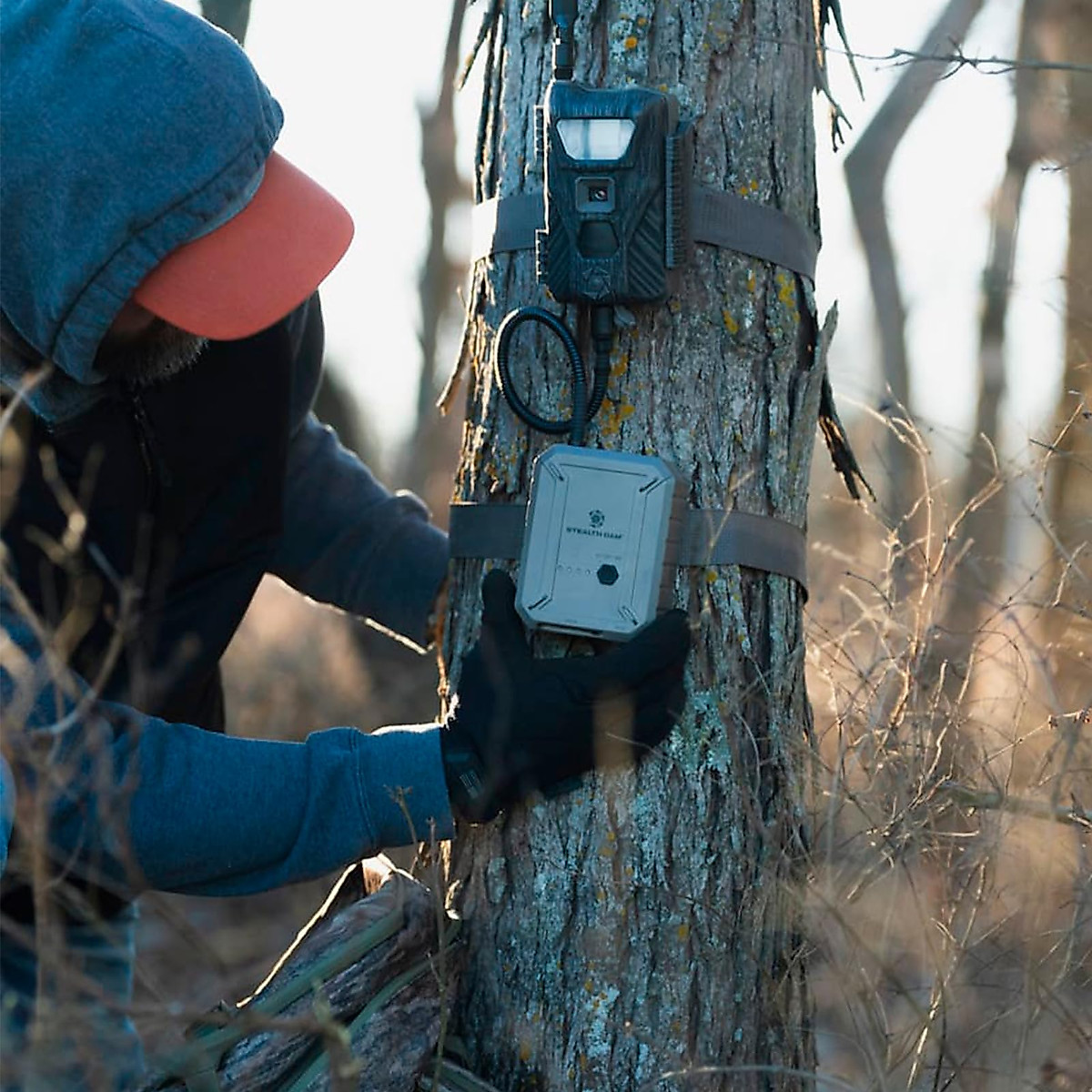 Stealth Cam FieldMAX External Lithium Rechargeable 5000mAh Battery, Compatible w/Trail Cameras w/ 12V Battery Jack, Insulated Power Cable, Locking & Smooth Adapters, 4.5mm Jack & USB Cable Included