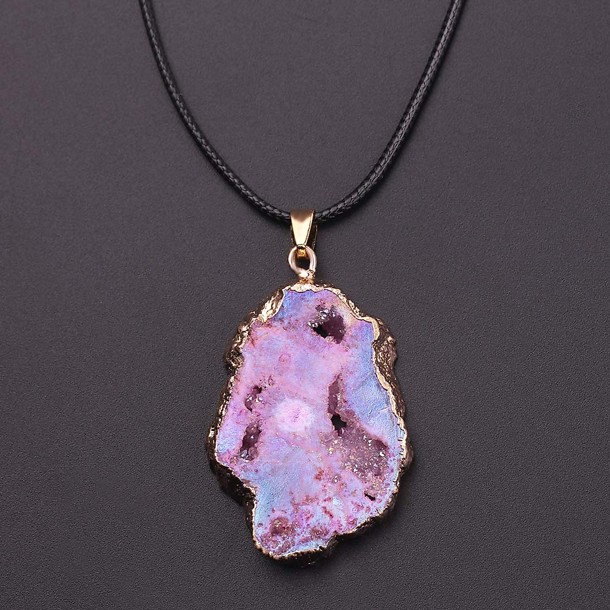 Natural Agate Slice Druzy Necklace - Irregular Slice Natural Quartz Geode Pendant Necklace with Gold Plated Edge, Bohemian Natural Stone Jewelry for Women (Pinkish Purple)
