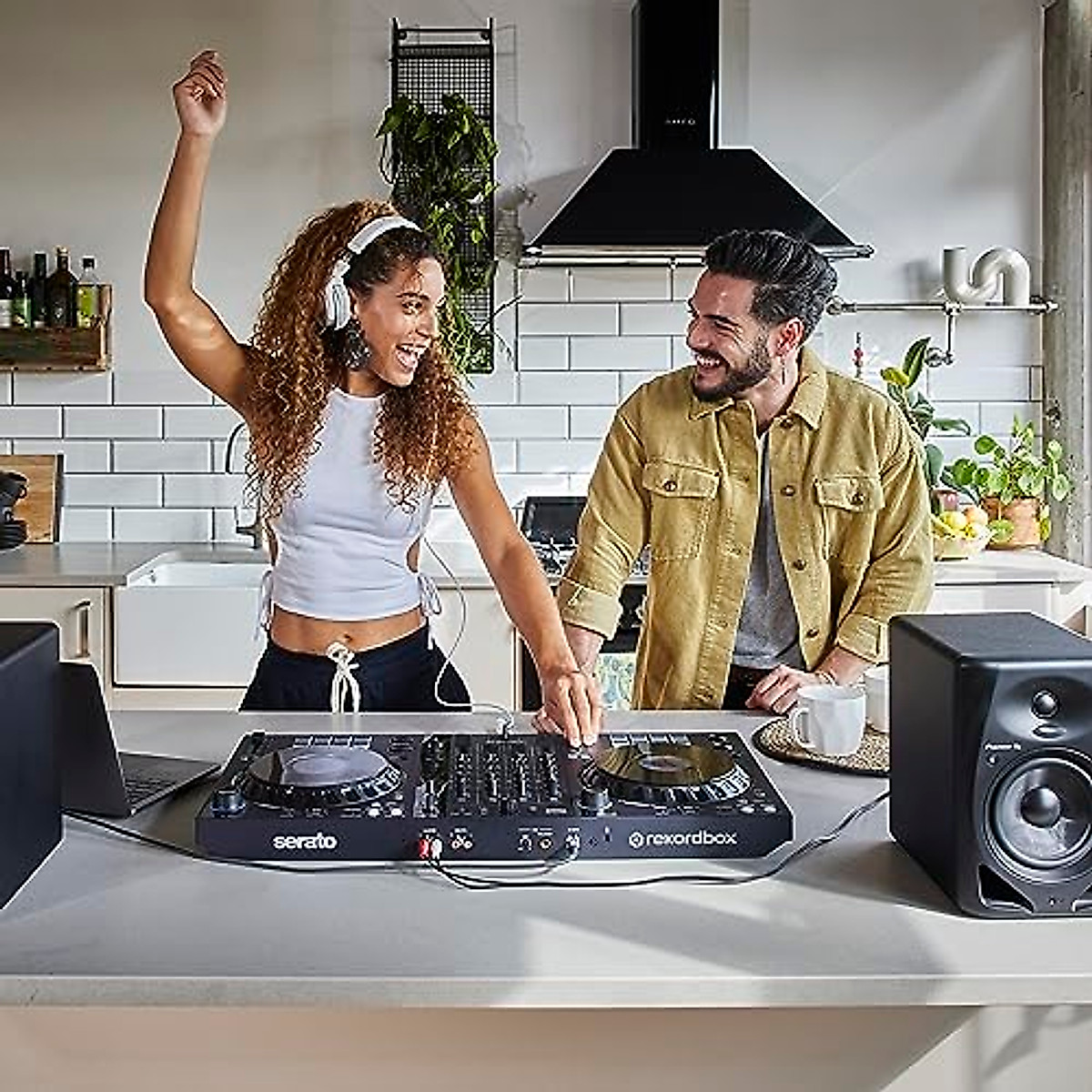 Pioneer DJ DDJ-FLX6 4-deck Rekordbox and Serato DJ Controller