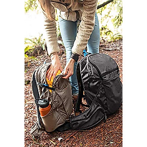 CamelBak Rim Runner 22 Hiking Hydration Pack – 85 oz , Charcoal/Graphite