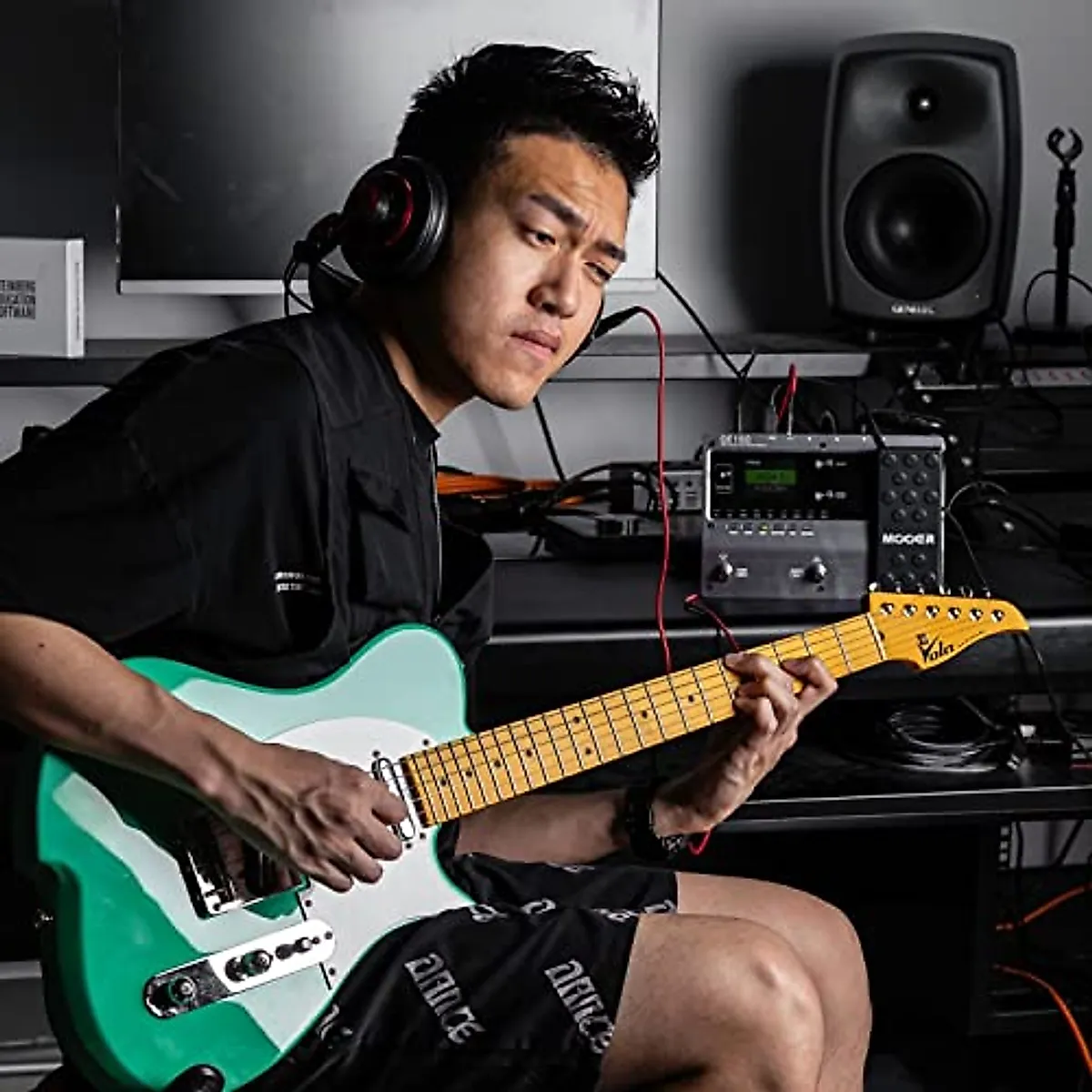 MOOER GE150 Electric Guitar Amp Modelling Multi Effects Pedal Portable Multi Effects Processor with Expression & IR Loading for Live show, Live Streaming, Home Studio, Guitar Practice